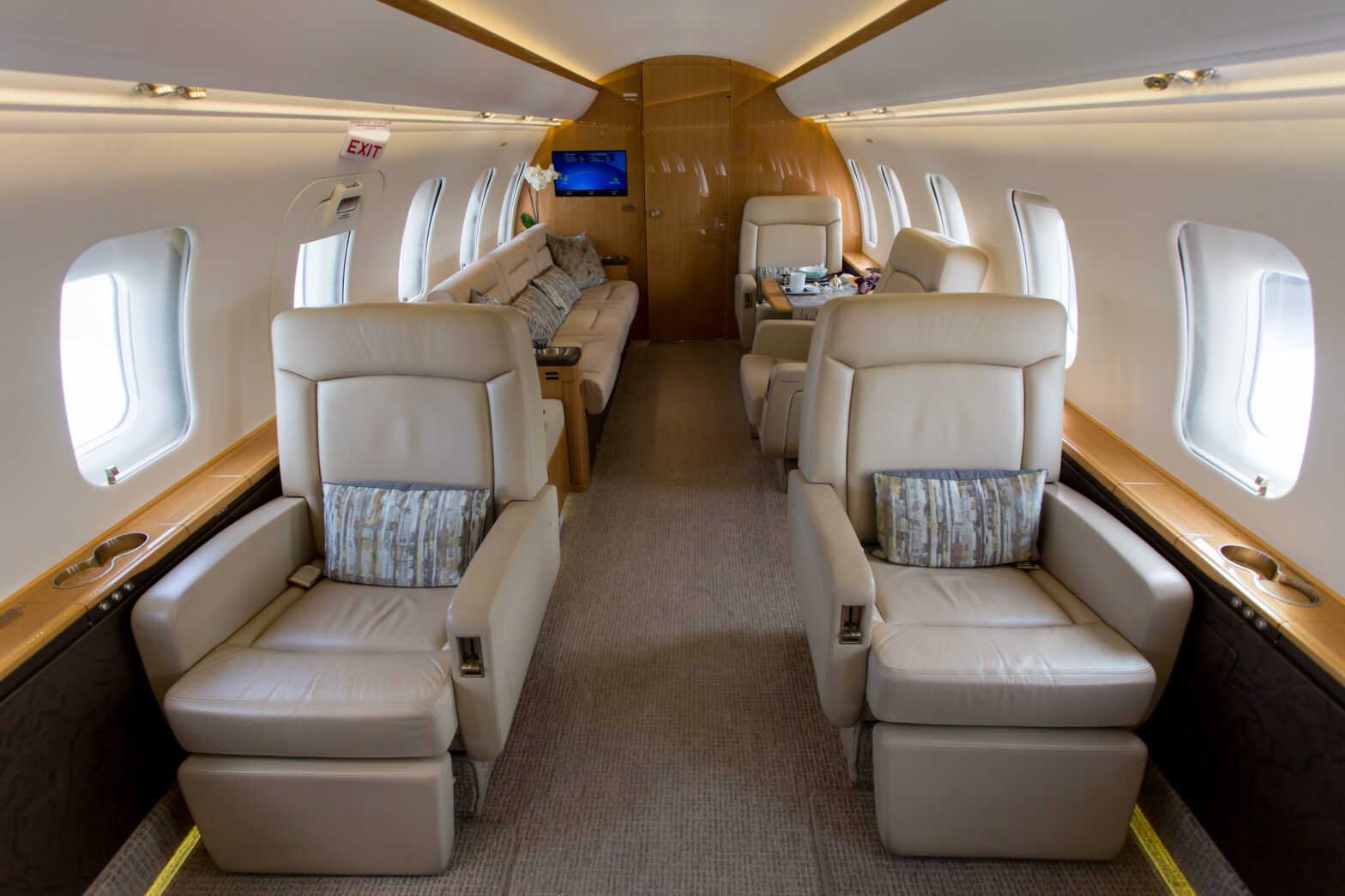 Challenger 605 Review - The Jet Collection