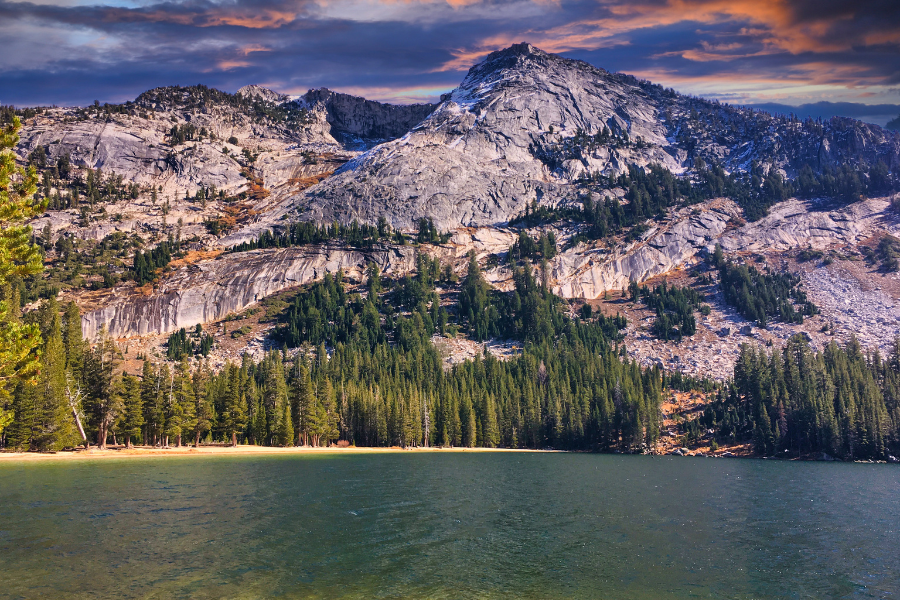 Yellowstone Private Jet Charter - Private Jet to Yellowstone - The Jet Co.